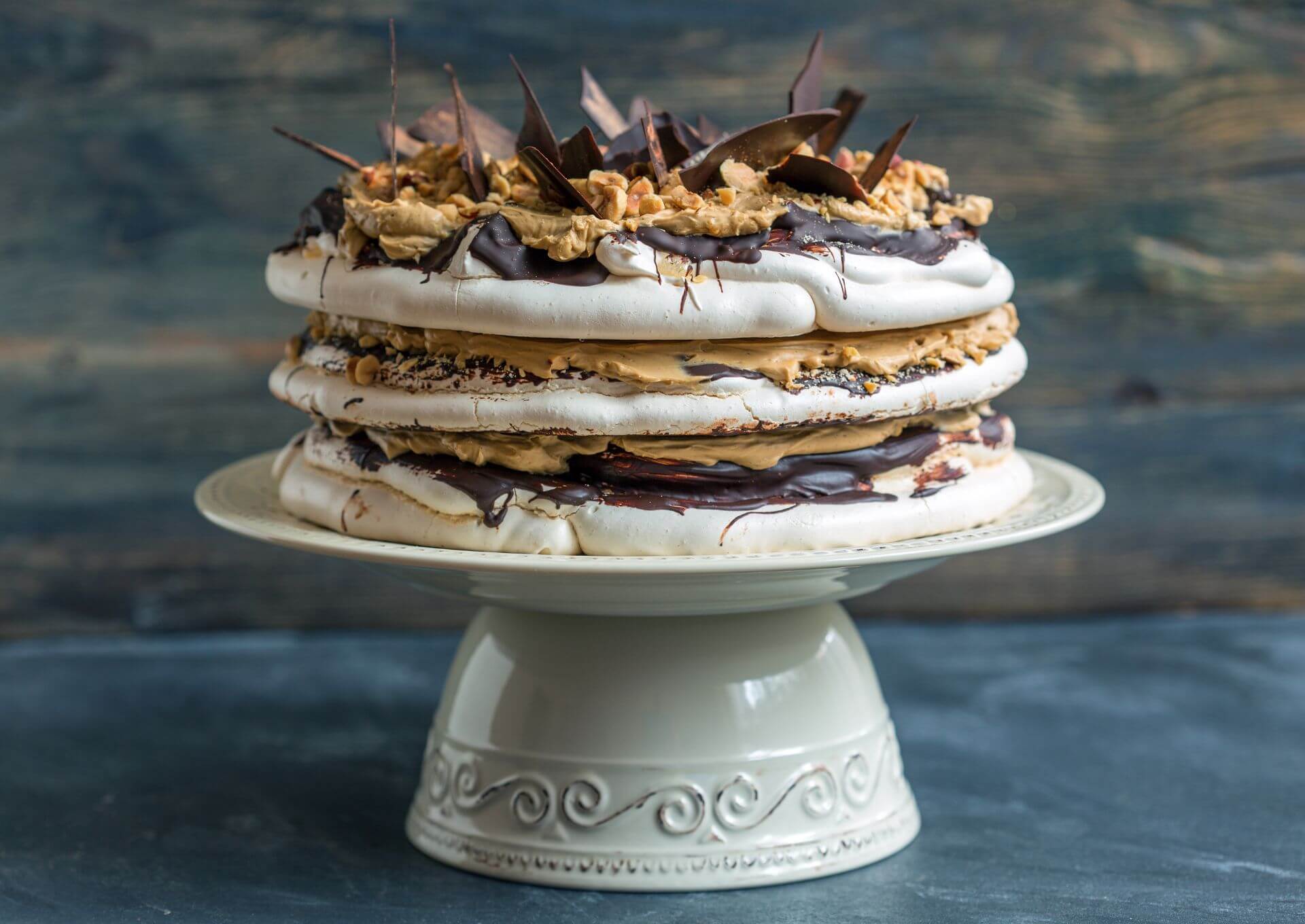 Ile może stać tort bezowy? Zasady przechowywania | E-tort.pl